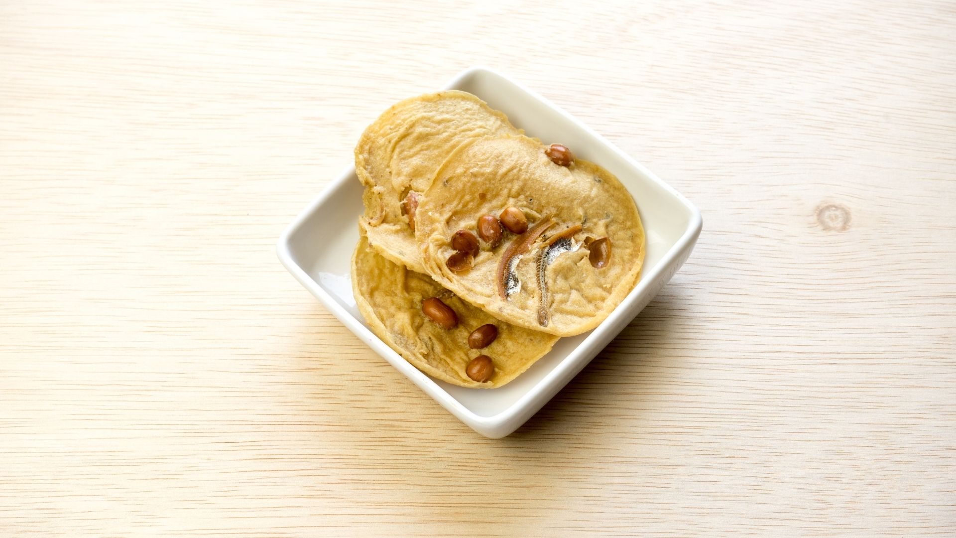 5 Camilan Renyah Khas Indonesia, dari Buah hingga Serangga | Atourin Blog