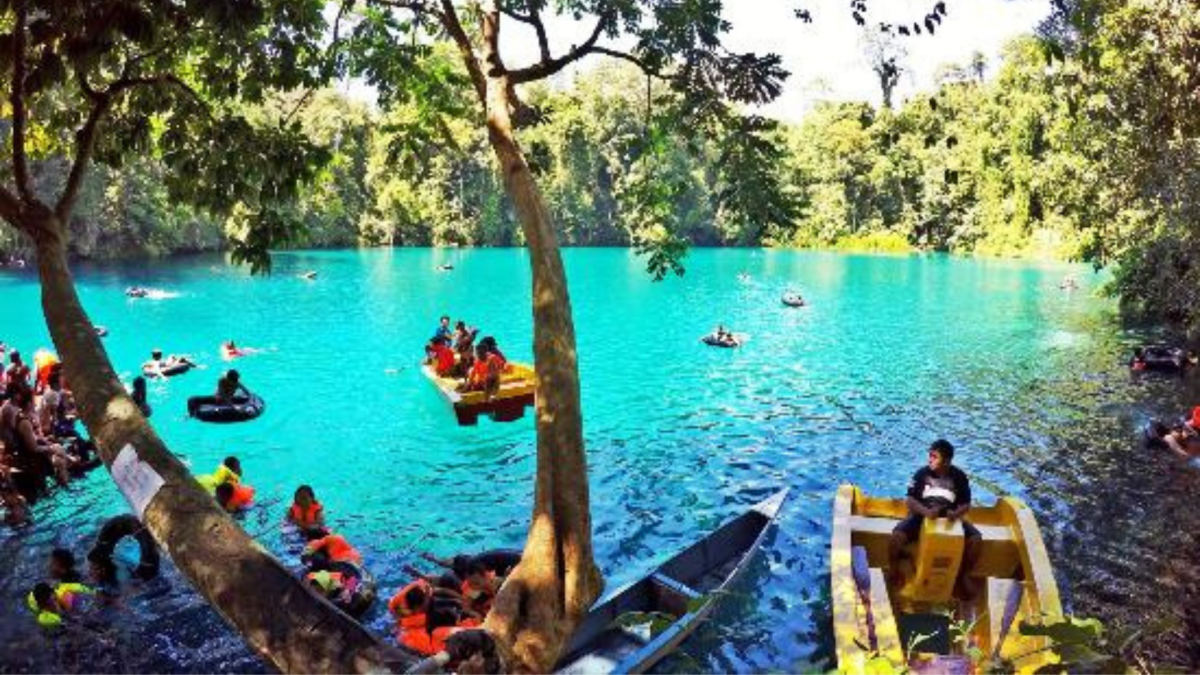 Wisata Danau Cantik Dua Rasa, Danau Labuan Cermin di Tengah Belantara ...